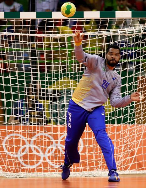 Goleiro do Brasil questiona arbitragem, mas celebra desempenho no ...