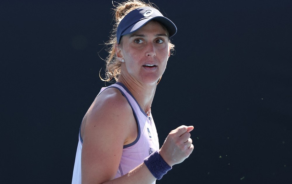 Bia Haddad avança no Australian Open e Luisa Stefani estreia com ...