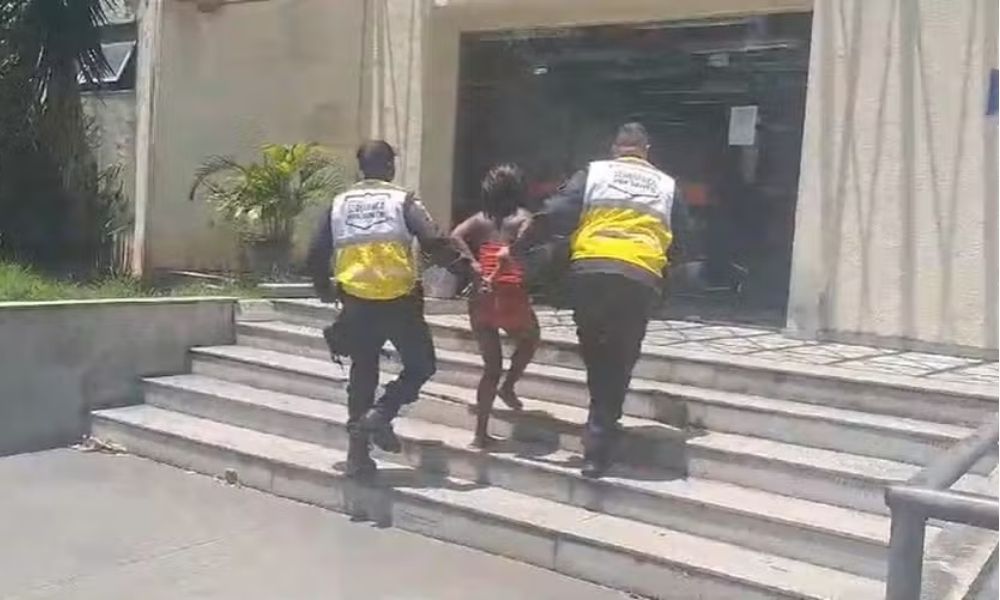 Mulher é detida por agredir idosa com seringa no Rio de Janeiro | Jovem Pan
