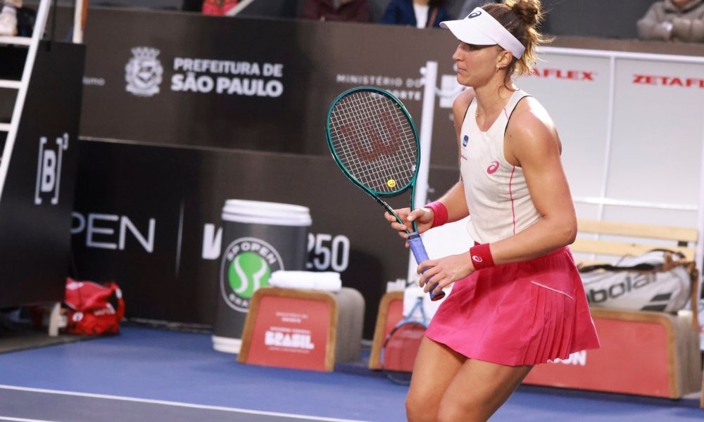 Bia Haddad luta, mas cai para mexicana e é eliminada do SP Open | Jovem Pan